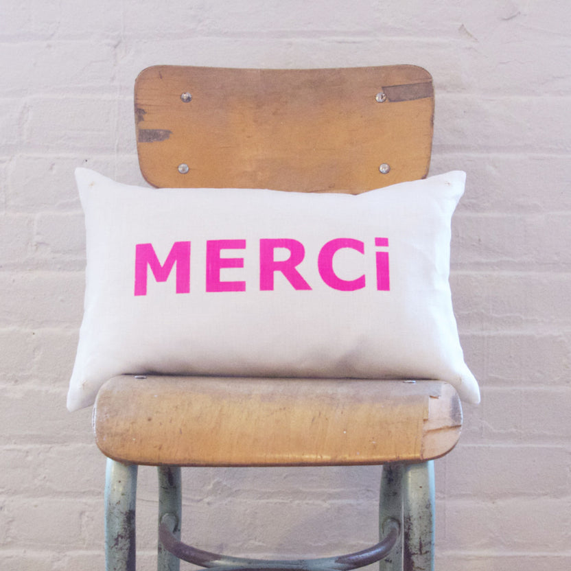 CUSHiON - LETTER - MERCi PiNK ON MiLKY WHiTE – ATELiER ATSUYO ET AKiKO